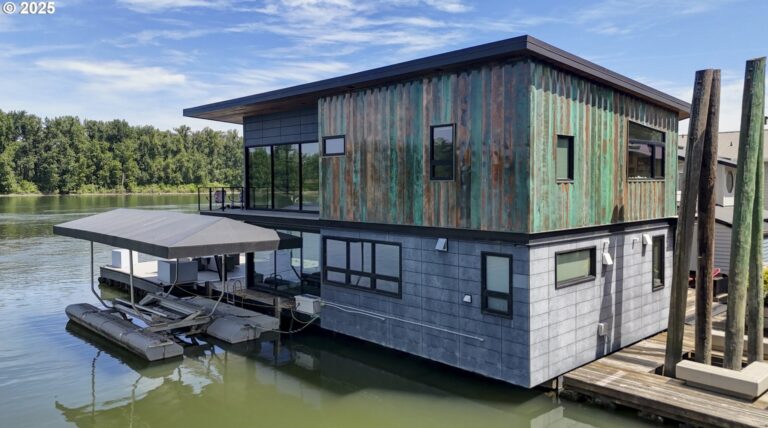 Oregon Floating Homes | Floating Home Specialist in Portland, OR