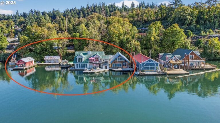 Oregon Floating Homes | Floating Home Specialist in Portland, OR